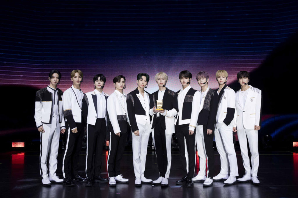 JO1が2021 MAMAでBest Asian Artist Japan、INIがFavorite Asian ArtistのW受賞達成！「もっともっと新たな姿をお見せできたら」