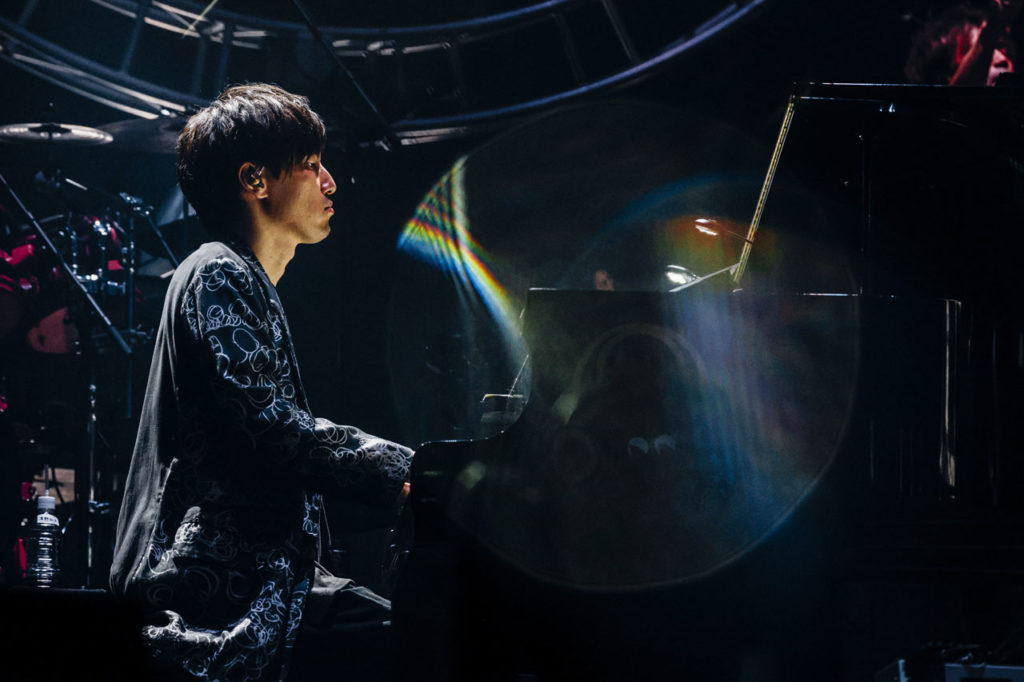 「澤野弘之 LIVE [nZk]007」開催で8人のゲストボーカルが彩る！閃光のハサウェイの楽曲など人気楽曲次々披露【公式レポ】