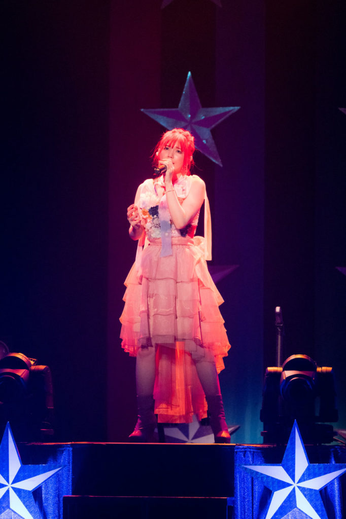 Machico アーティストデビュー10周年記念のワンマンライブ開催で27曲で駆け抜け！おへそを出した大胆衣装やどこまでも遠くに響いていくよう ...