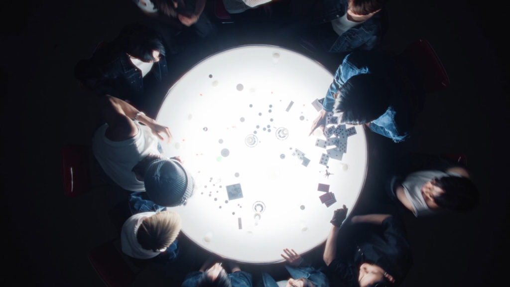 INI「＆be」新ブランドアンバサダー就任でCM！デニム＆白Tでダンス