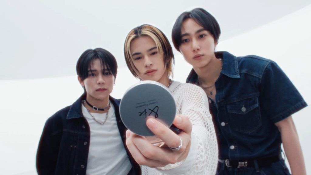 INI「＆be」新ブランドアンバサダー就任でCM！デニム＆白Tでダンス