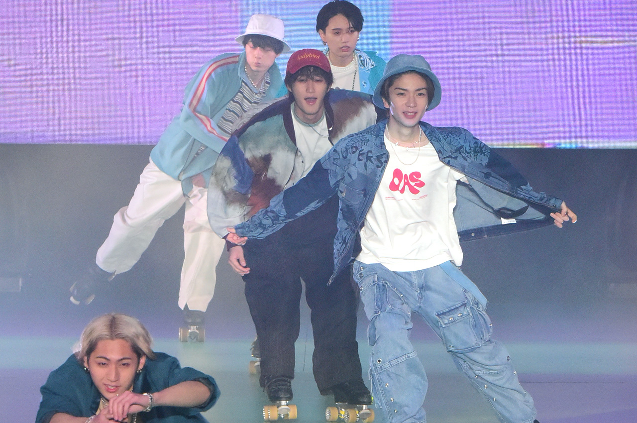 HiHi Jetsガルアワ当日2度目の登場はランウェイ！思い思いポーズ披露