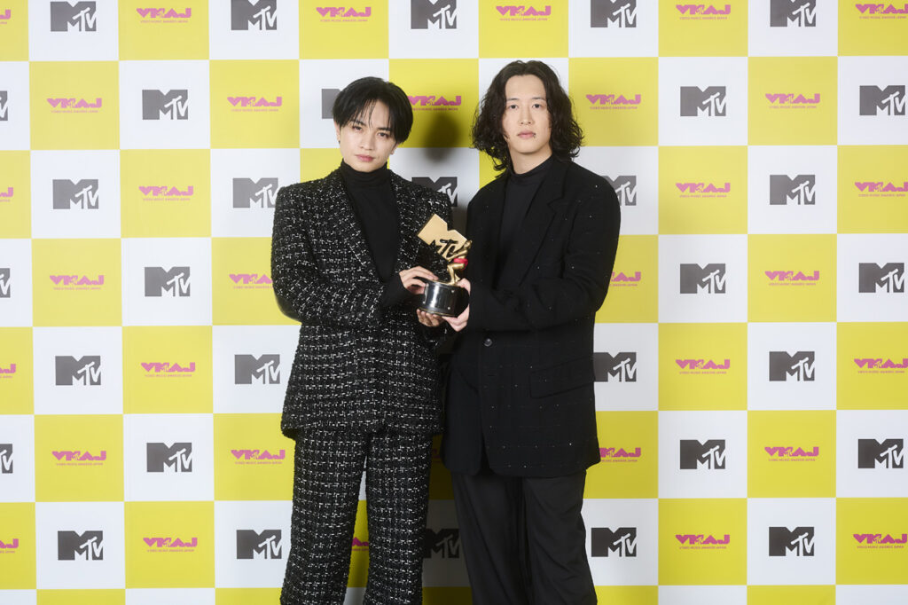中島健人×キタニタツヤ「GEMN」『MTV VMAJ』授賞式ゲスト！シルエットで顔寄せる