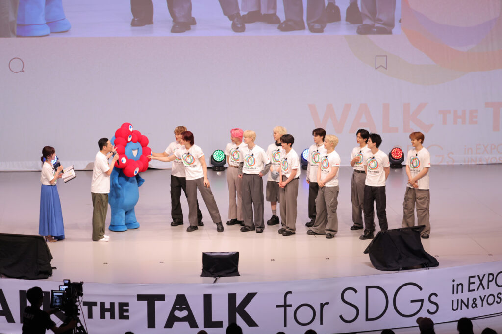 JO1大阪・関西万博『Walk the Talk for SDGs in EXPO2025 UN&YOSHIMOTO』参加！ミャクミャク迎え入れ